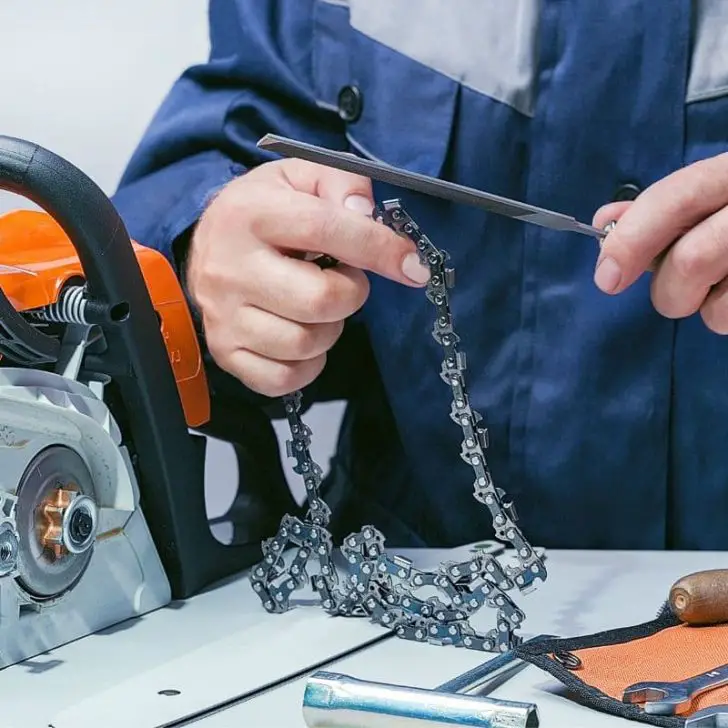 How To Adjust a Squeaky Chainsaw: Complete Guide – Crankfix.com